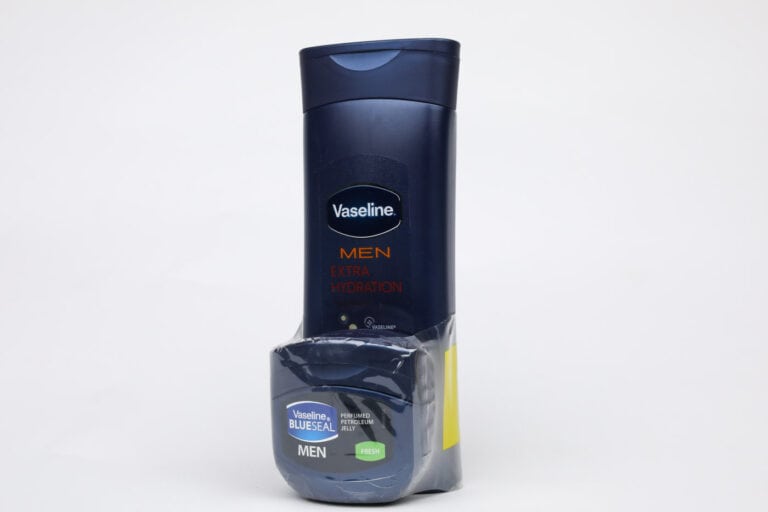 Vaseline Men Extra Hydration Body Lotion - Greenspoon
